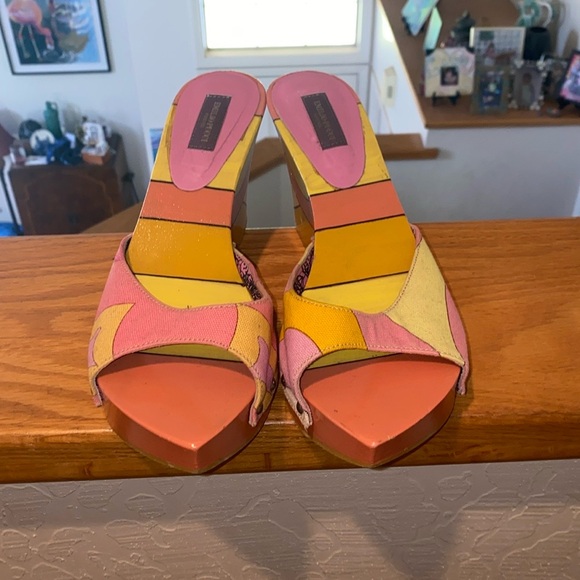 Emilio Pucci | Shoes | Emilio Pucci Vintage Wooden Painted Platforms ...